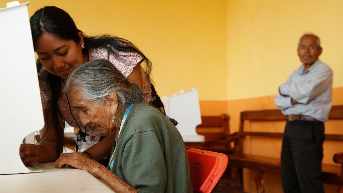 Vr stallion f95 met at the door with a passionate French