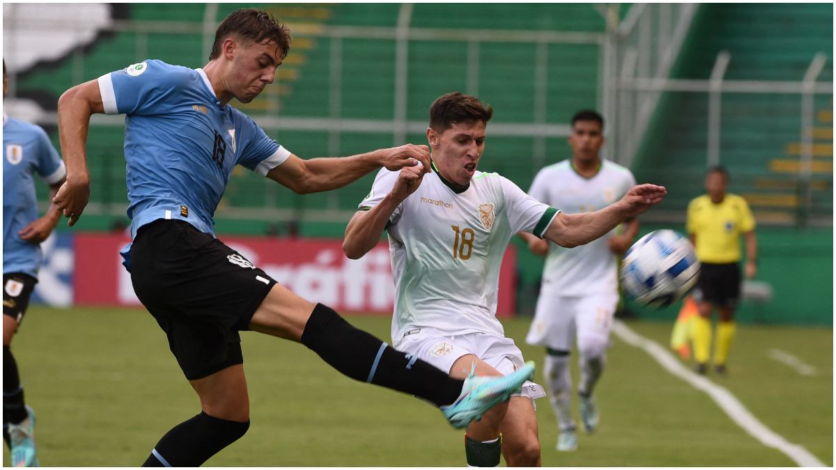 León le da aroma al fútbol: así presentó a Valentín Gauthier como si ...