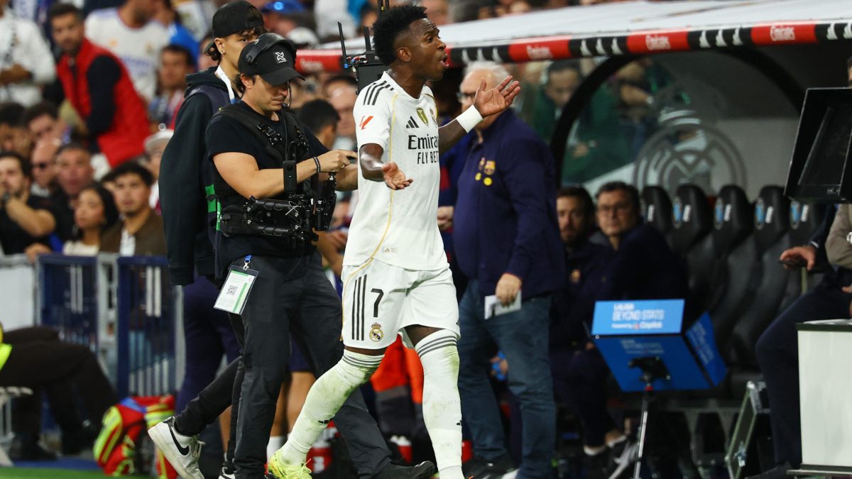 ¡Furioso! Vinicius explota contra Xabi Alonso al ser sustituido en el ...