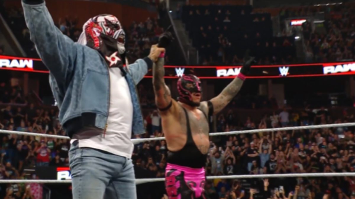 Penta reaparece en RAW y rescata a Rey Mysterio tras estar fuera por ...