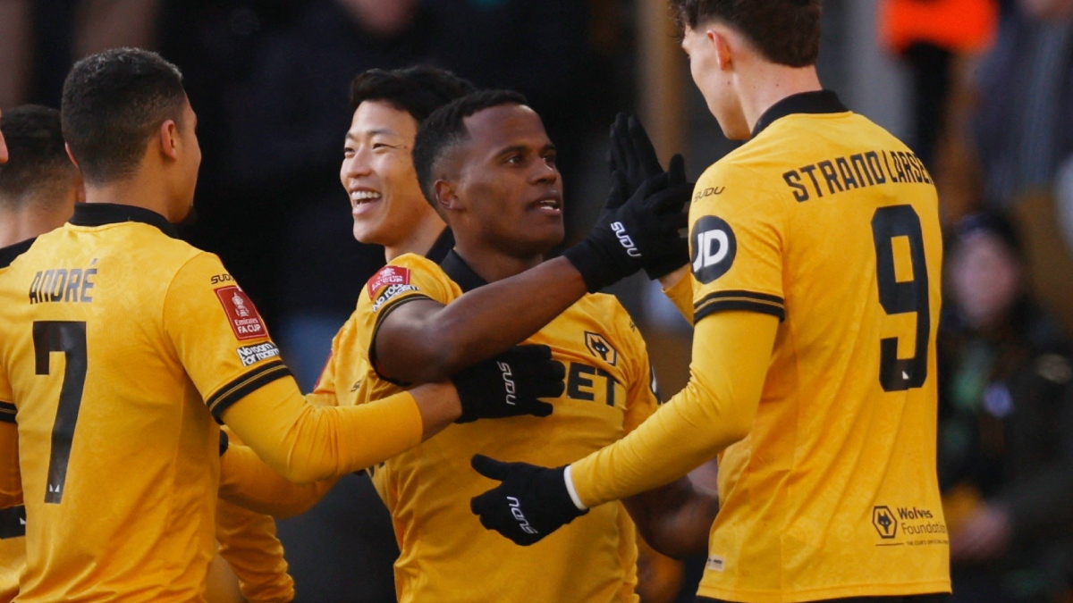 Jhon Arias se pone el overol y suma su segundo festejo en Inglaterra ...