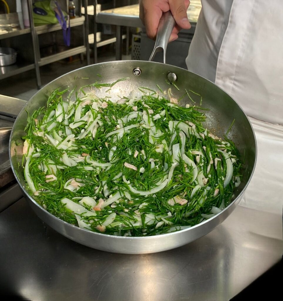 ¿Cansado de las típicas recetas de Navidad? Prueba este lomo relleno de romeritos- UnoTV