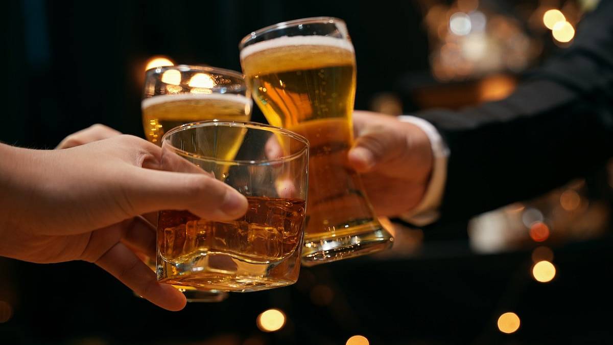 ¿Fan de la bebida? Tomar mucho alcohol contribuye al riesgo de tener ...