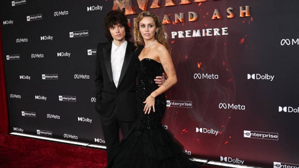 Miley Cyrus se compromete con Maxx Morando tras cuatro años de relación - UnoTV