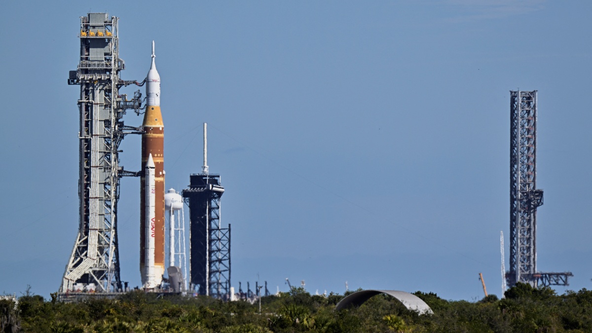 NASA despliega cohete en preparativos para el despegue de la misión ...
