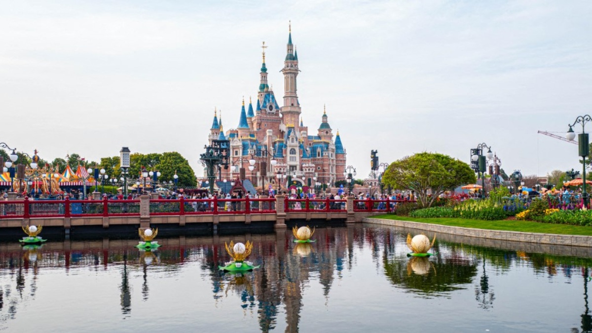 Adolescente cae 15 metros en atracción de Disneyland tras salir del ...