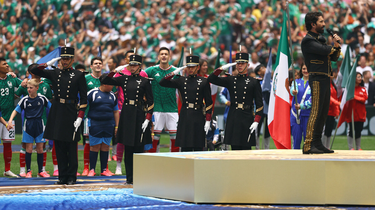 Alejandro Fernández entona el Himno Nacional Mexicano en la ...